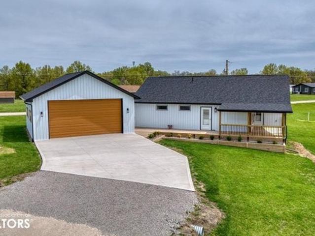 12241 Apache Dr, Moravia, IA 52571