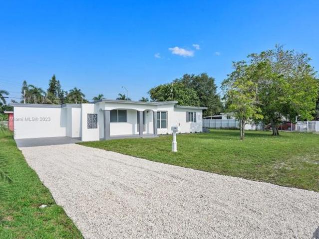 12245 22nd Ct NW, Miami, FL 33167