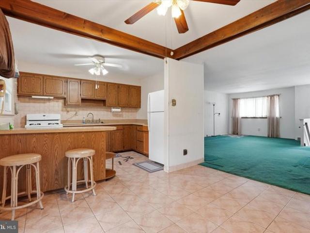 12248 Sweet Briar Rd, Philadelphia, PA 19154