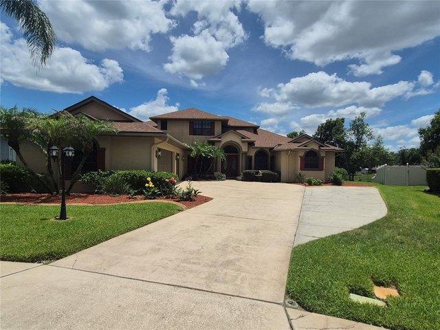 1224 Carriage Park Dr, Valrico, FL 33594