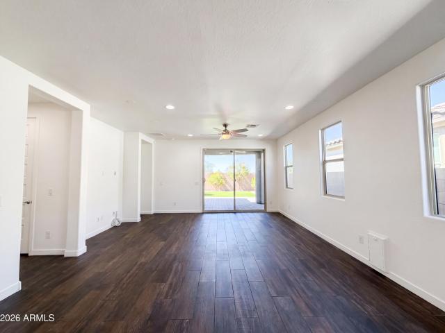 1224 e glass lane