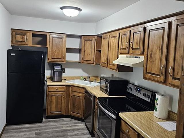 1224 E Decorah Rd Apt 7, West Bend, WI 53095