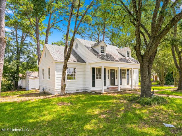 1224 E Fortification Street