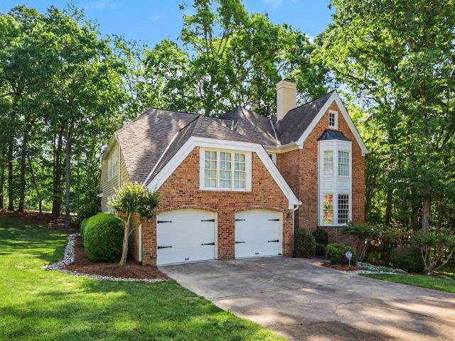 1224 E Pointe Drive