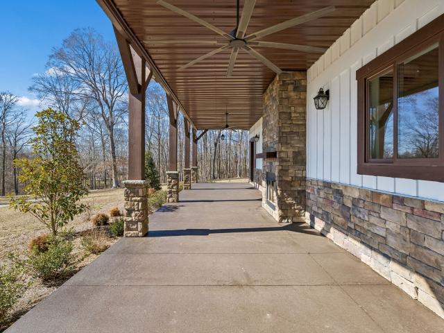 1224 Hangar Rd