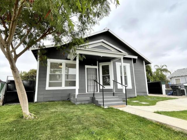 1224 Lincoln St, Bakersfield, CA 93305 | Compass