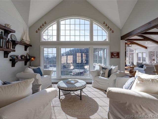 1224 Palisades Dr, Four Seasons, MO
