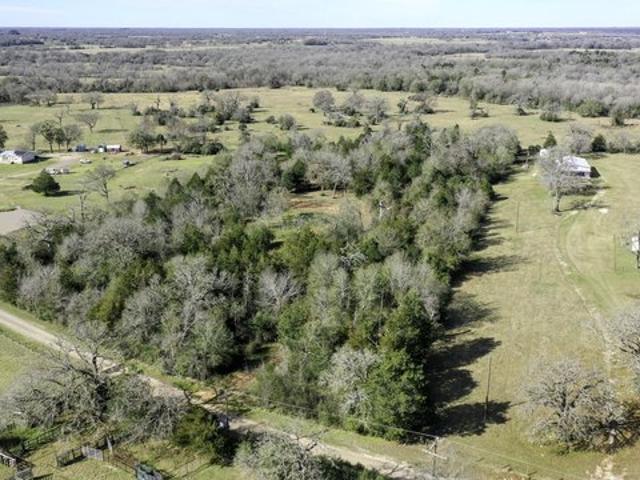 1224 S State St, Madisonville, TX 77864
