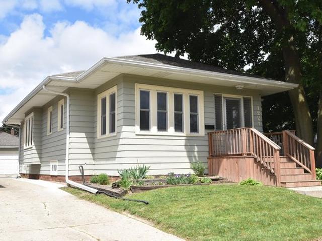 1224 W Lawn Ave, Racine, WI 53405
