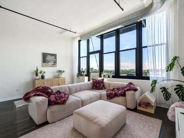 1224 W Van Buren Street # 604