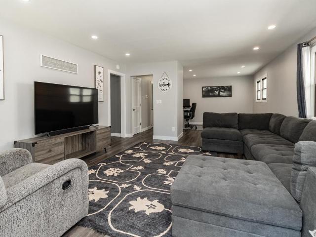 1224 6th Street E