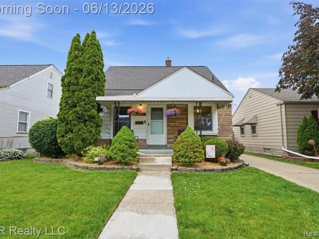 12256 Pearl St, Southgate, MI 48195