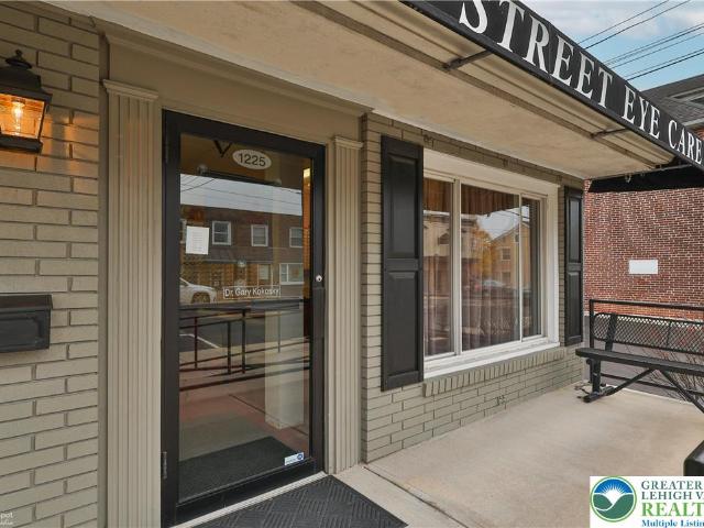 1225 Main Street