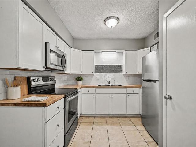 1225 N 77th Terrace
