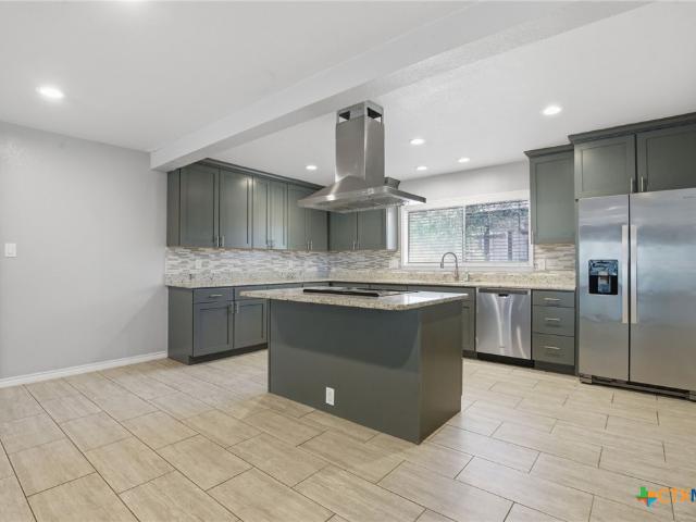 1225 N Unicorn Avenue