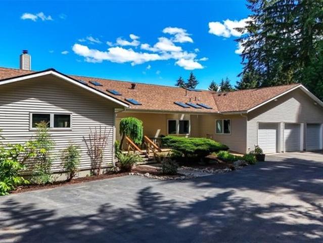 1225 NE Hoffs Dr, Poulsbo, WA 98370