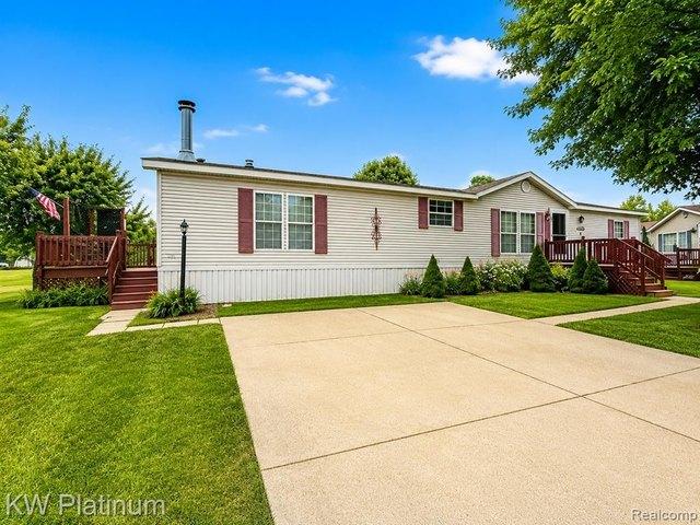1225 Orchard Ln, Columbus Township, MI 48063