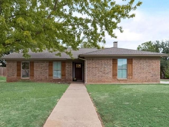 1225 Augusta Rd, Benbrook, TX 76126