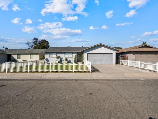 1225 Butte Way, Turlock, CA 95380