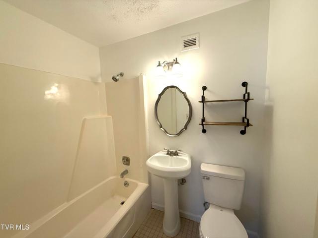 1225 Carriage Circle 203