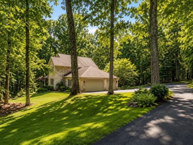 1225 Crows Foot Road