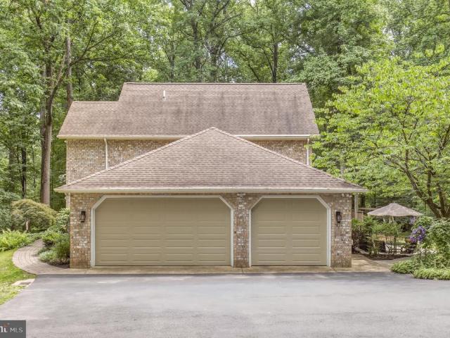 1225 Crows Foot Road