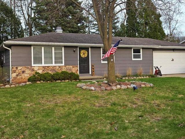 1225 Delray Dr, Green Bay, WI 54304