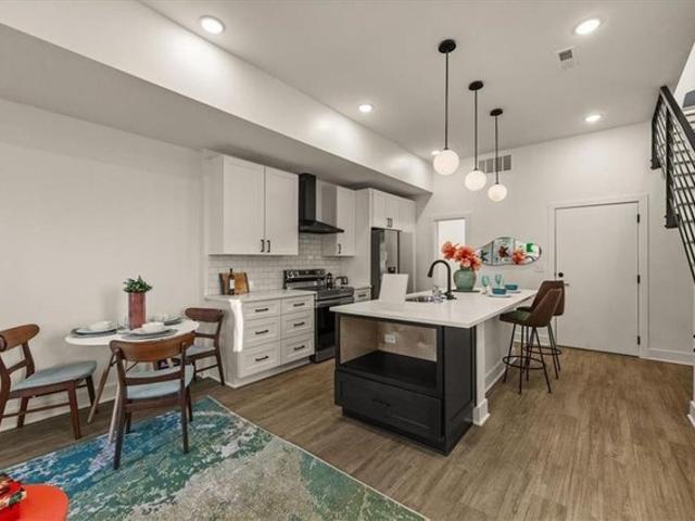 1225 E 29th St, Kansas City, MO 64109