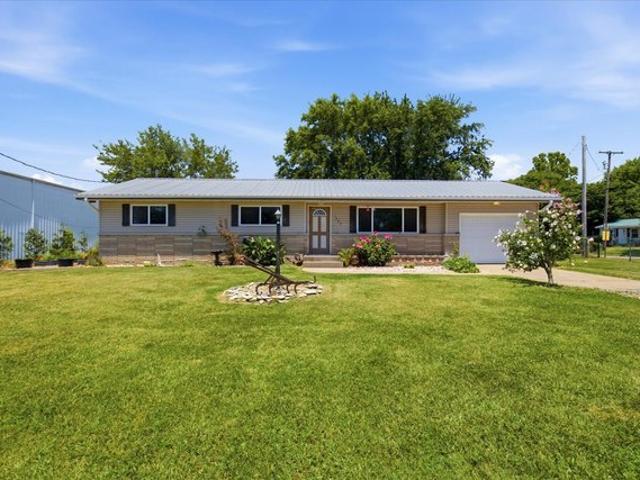 1225 E Church St, Aurora, MO 65605