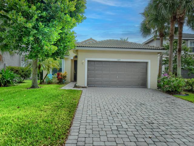 1225 E Magnolia Cir, Delray Beach, FL 33445 | MLS #R11159 | Compass