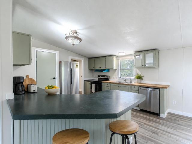 1225 Grandview Dr