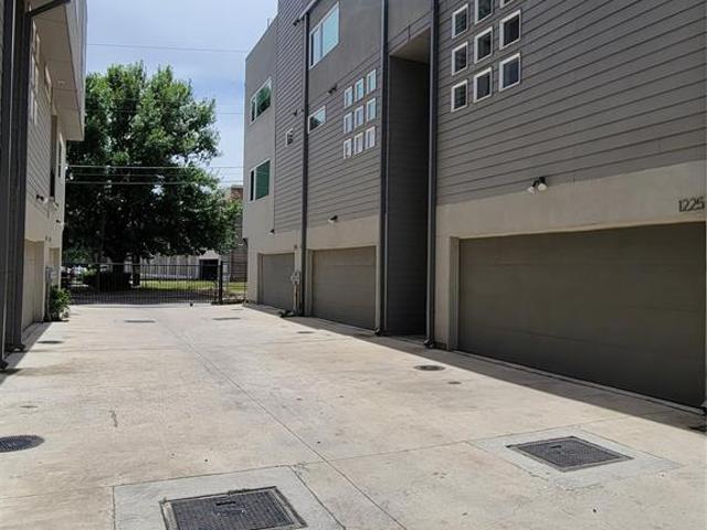 1225 Hyde Court