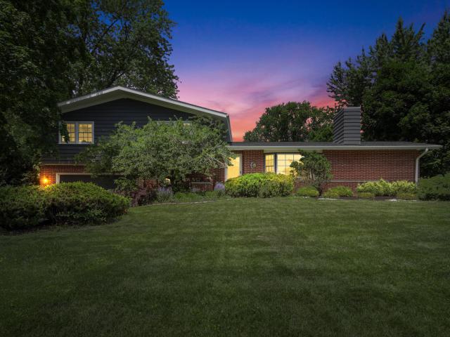 1225 Indianwood Dr