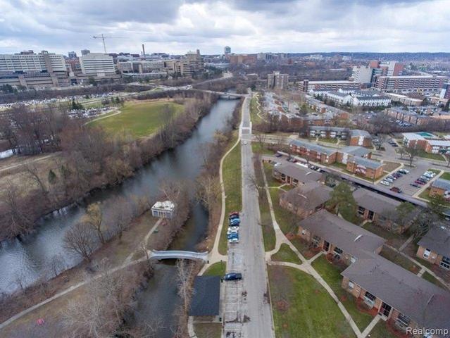 1225 Island Dr Apt 102, Ann Arbor, MI 48105
