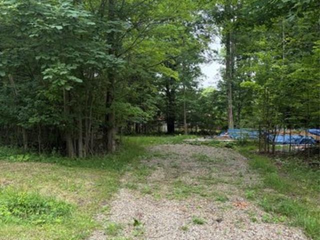 1225 Lakeview Rd, Jamestown, PA 16134