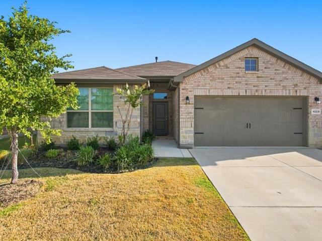 1225 Lisburn Dr, Fort Worth, TX 76247