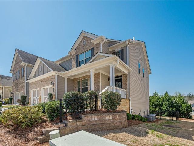 1225 Roswell Manor Circle