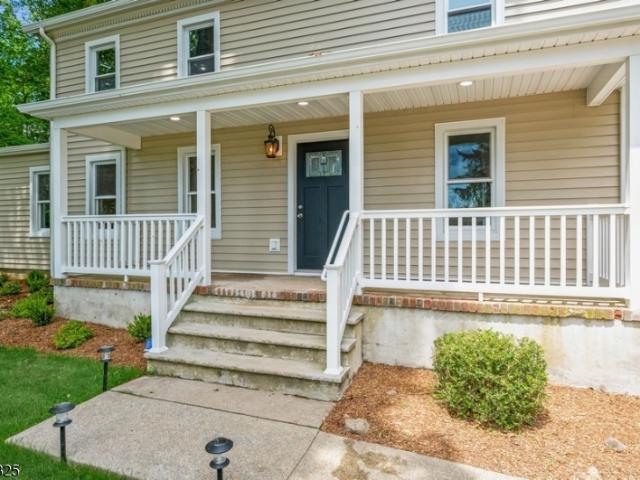 1225 Sussex Tpke