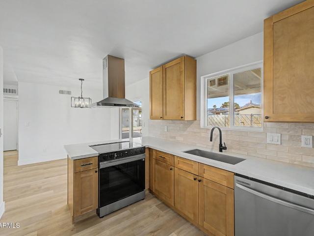 1225 s lawther drive