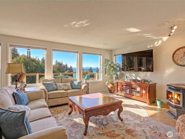 1225 SE Camano Drive