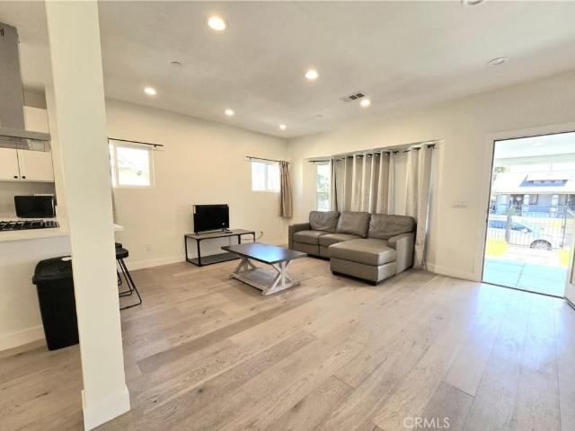 1225 W 41st 1227