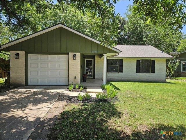 1225 W Coll St, New Braunfels, TX 78130