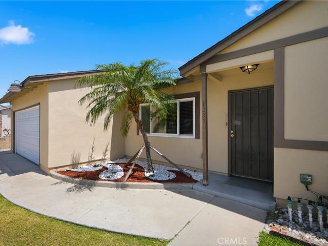 1225 W Glenmere