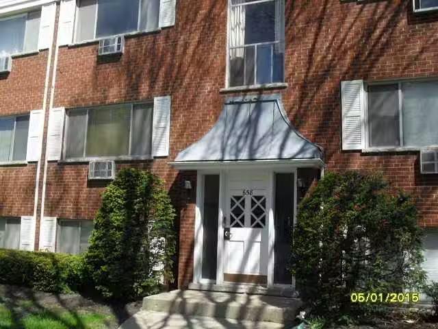 $1225 / 1br Clean and Cozy 1 BR Apartment include Parking O.