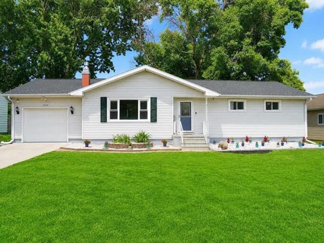 1225 5th St, Jesup, IA 50648