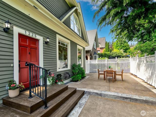 1225 9th Avenue W