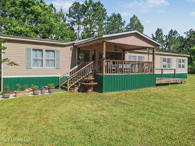 12269 Lloyd Ladner Rd, Pass Christian, MS 39571