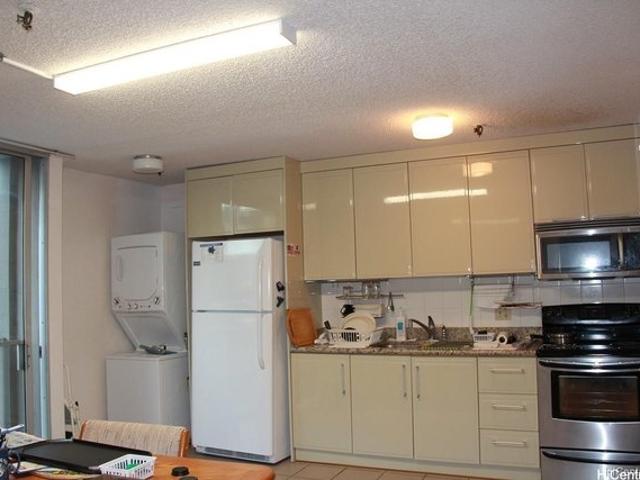 1226 Alexander St Apt 607, Honolulu, HI 96826