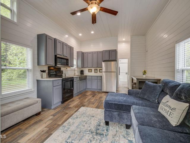 1226 Doe Creek Road