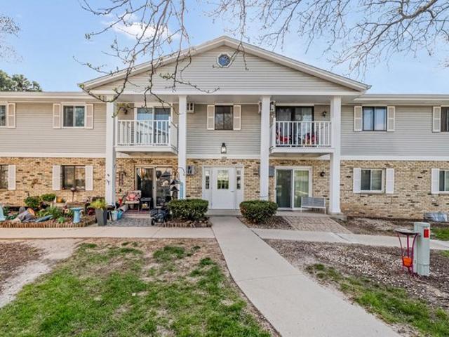 1226 E Decorah Rd Apt 3, West Bend, WI 53095